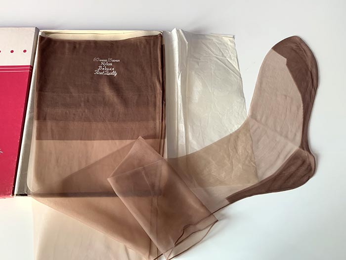 Nylon Hosiery Deluxe FF Vintage Seamed Nylon Stockings 9 M/L - Legsware ...