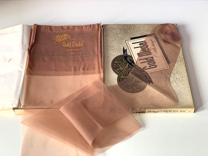 Gold Medal Vintage Nylon Stockings Nylons US 10 Medium - Legsware-Shop
